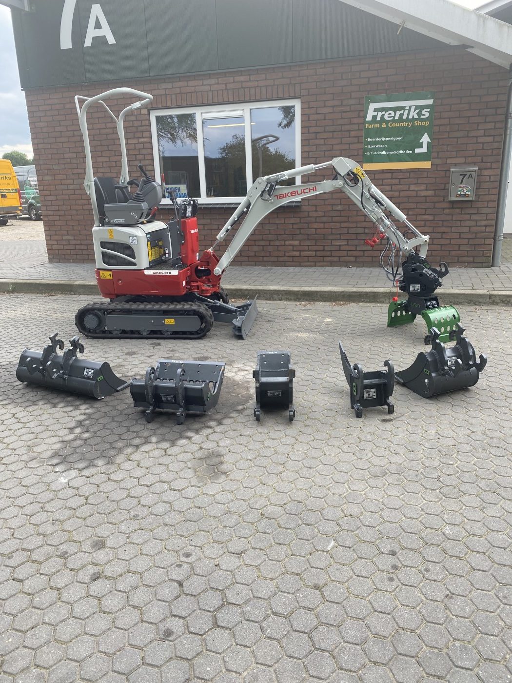 Takeuchi mini kraan - Gebr. Freriks LMB
